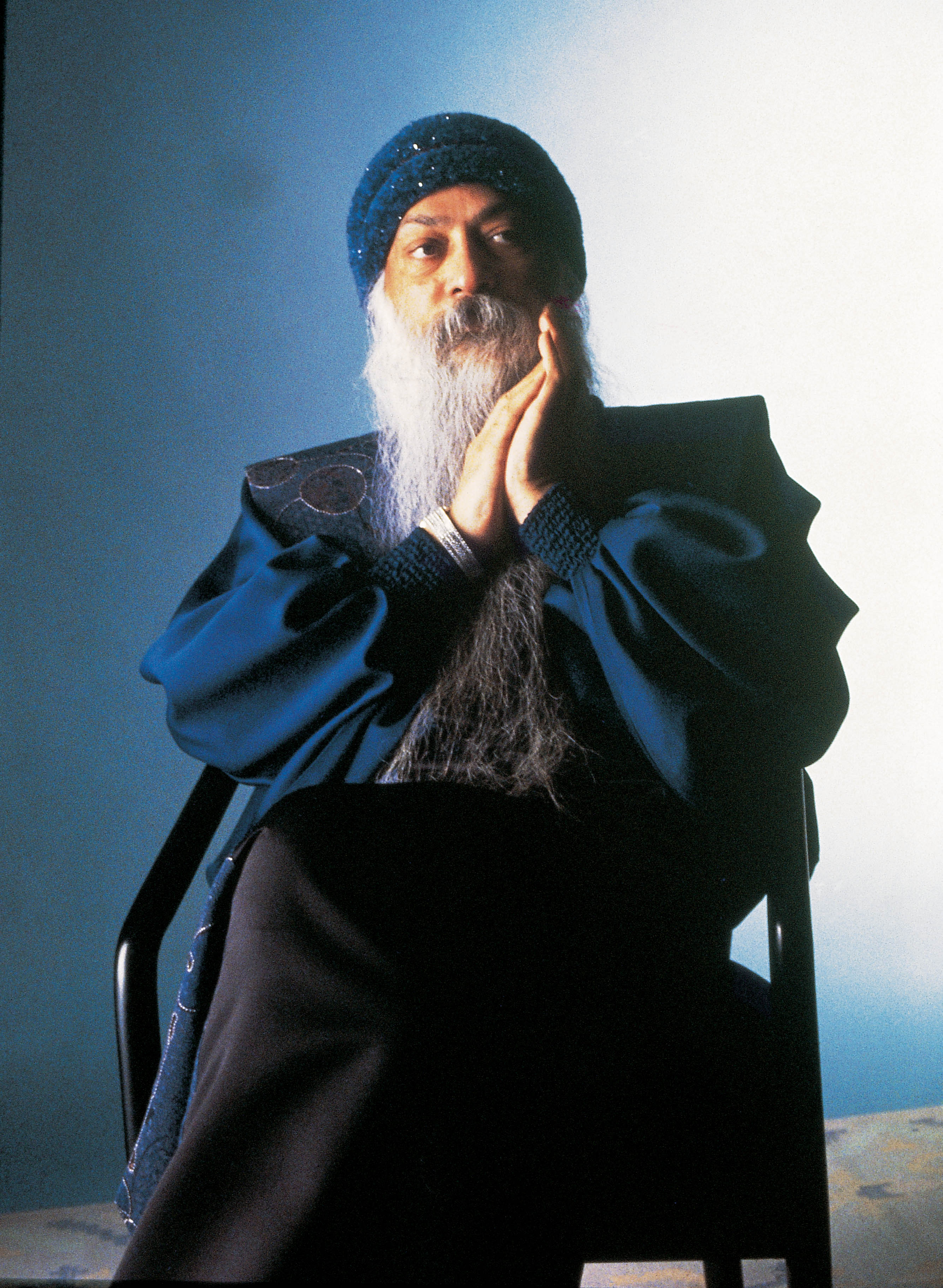 b osho blue robe - Vrienden van Osho